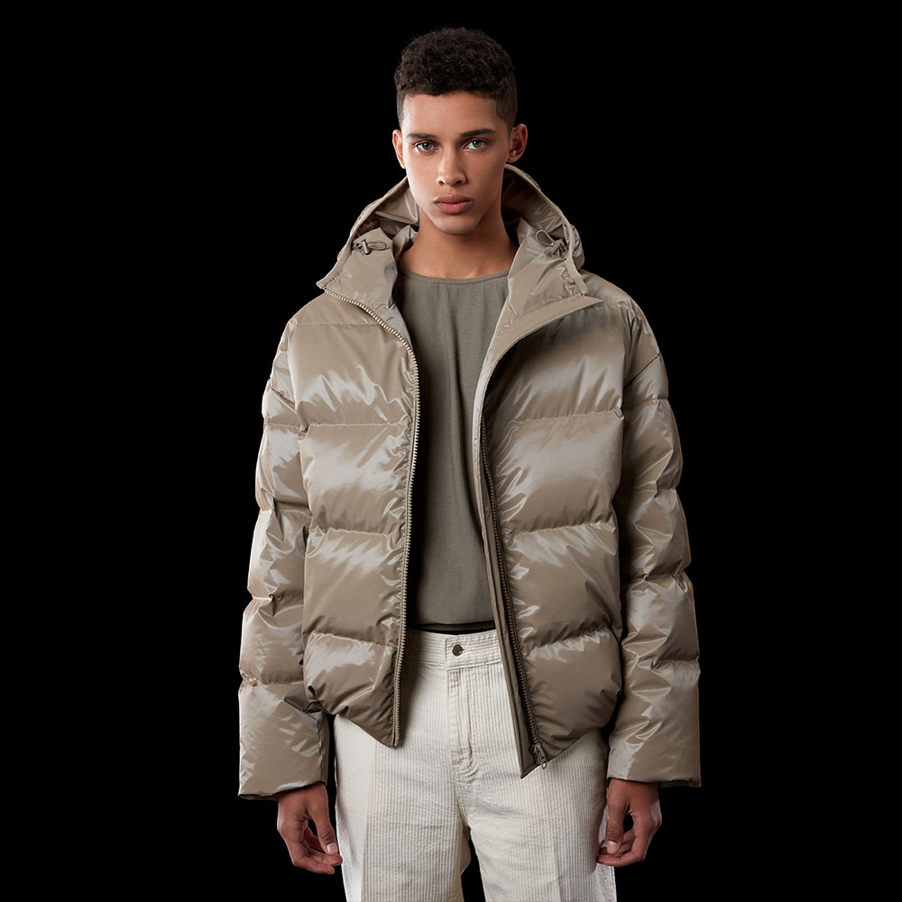 GLOSSY SHORTS PADDING [BEIGE] - OCO, 브랜드 편집샵 오씨오